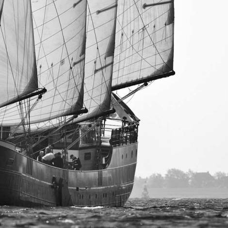 Luxurious sailing with three-master Mare fan Fryslȃn